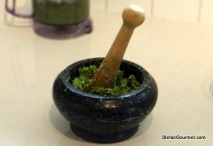 Homemade Pesto: Man versus Machine – Stefan's Gourmet Blog