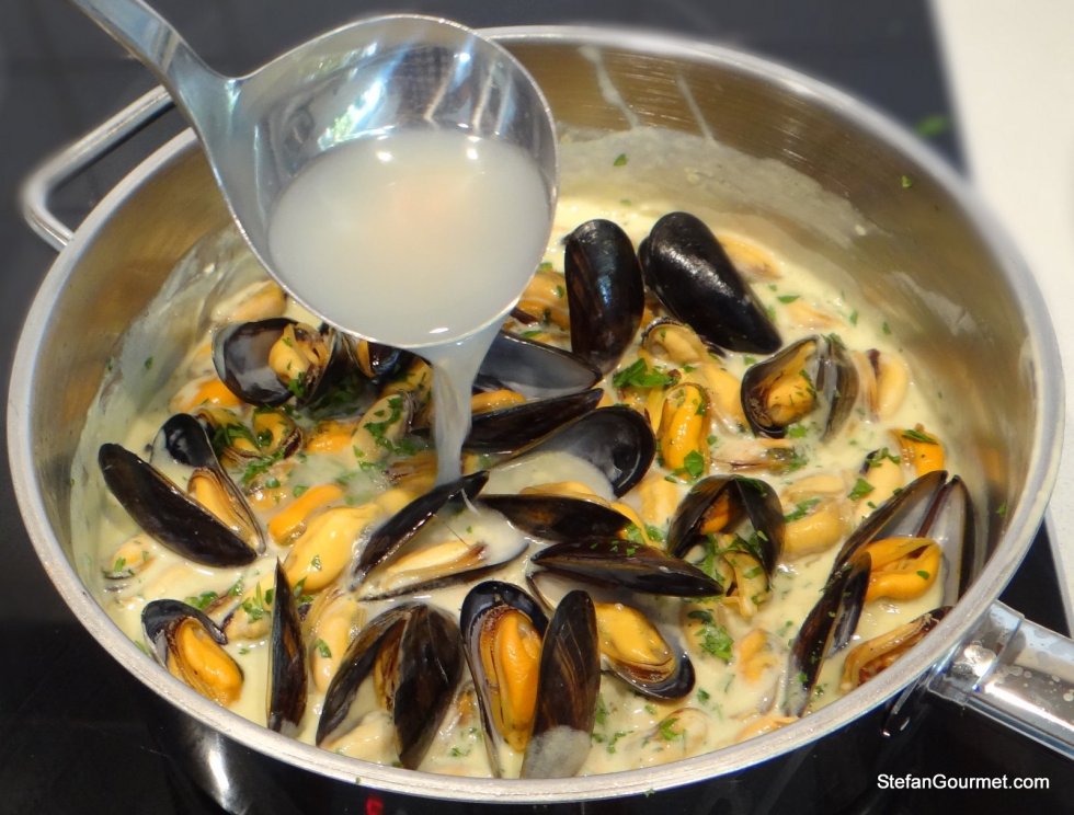 Mussels with Blue Cheese (Moules au Roquefort) – Stefan's Gourmet Blog
