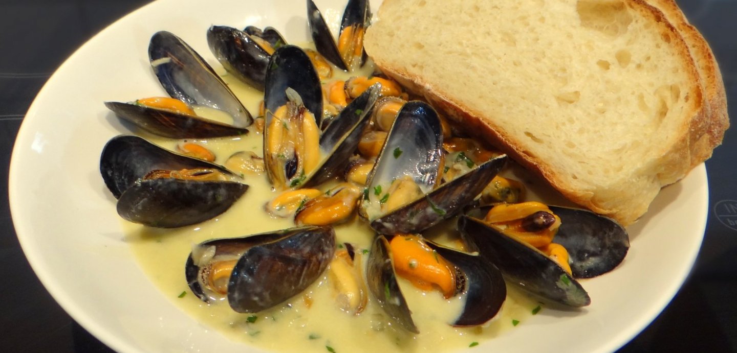 Mussels with Blue Cheese (Moules au Roquefort) – Stefan's Gourmet Blog