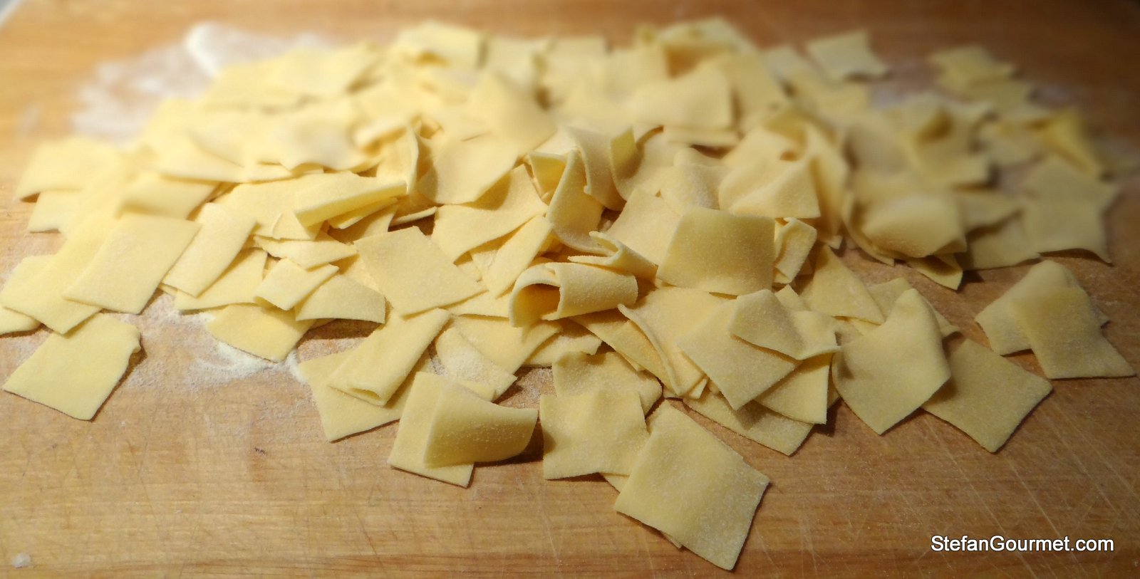 Fresh Pasta Squares with Peas and Prosciutto (Quadrucci con Piselli e ...