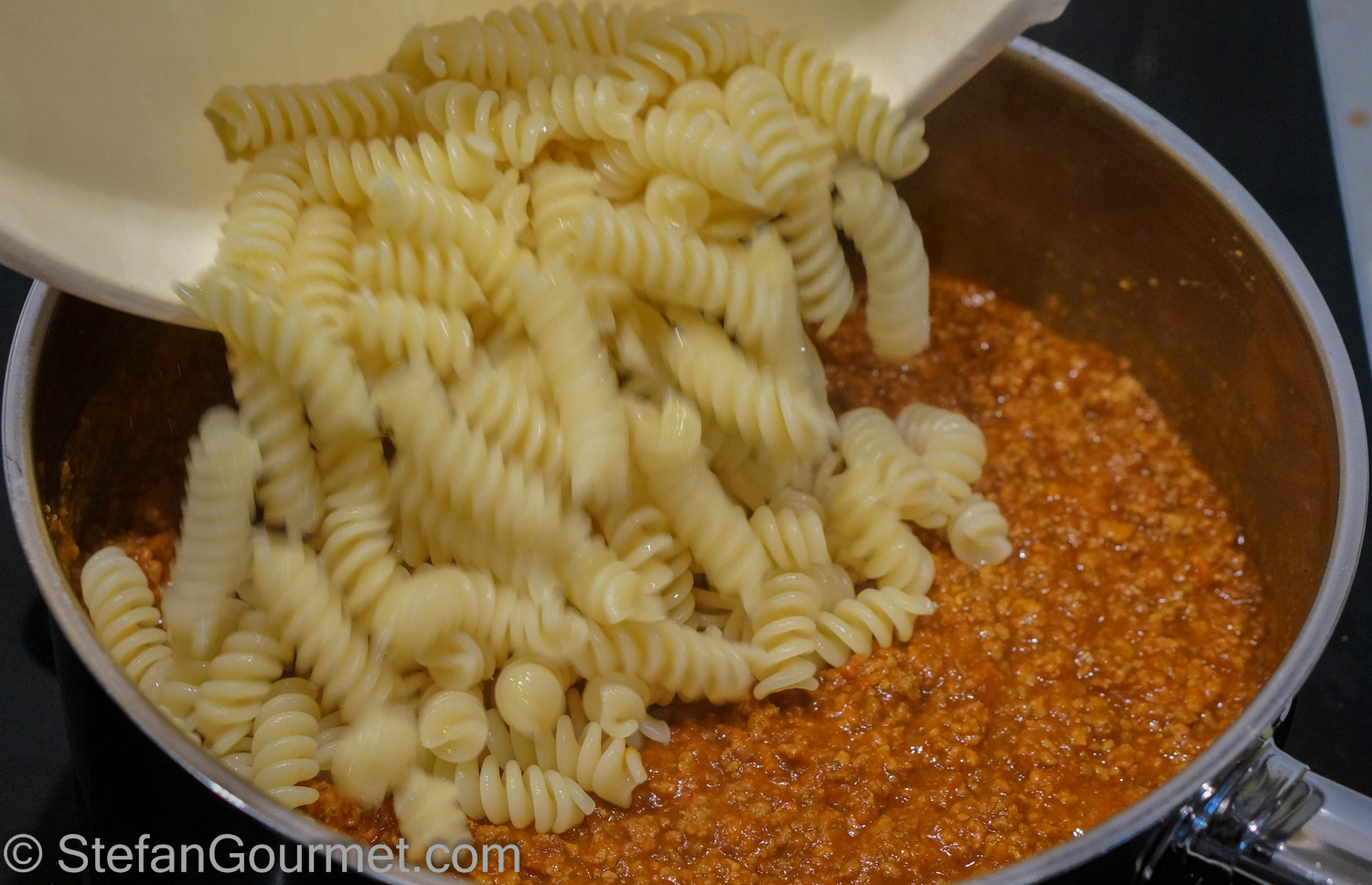 Fusilli with Bolognese Ragù and Burrata – Stefan's Gourmet Blog