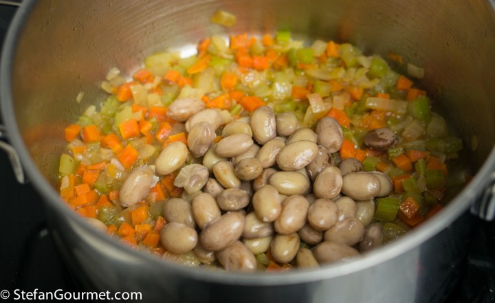 Pasta and Fresh Borlotti Beans Soup (Pasta con i Fagioli Freschi ...