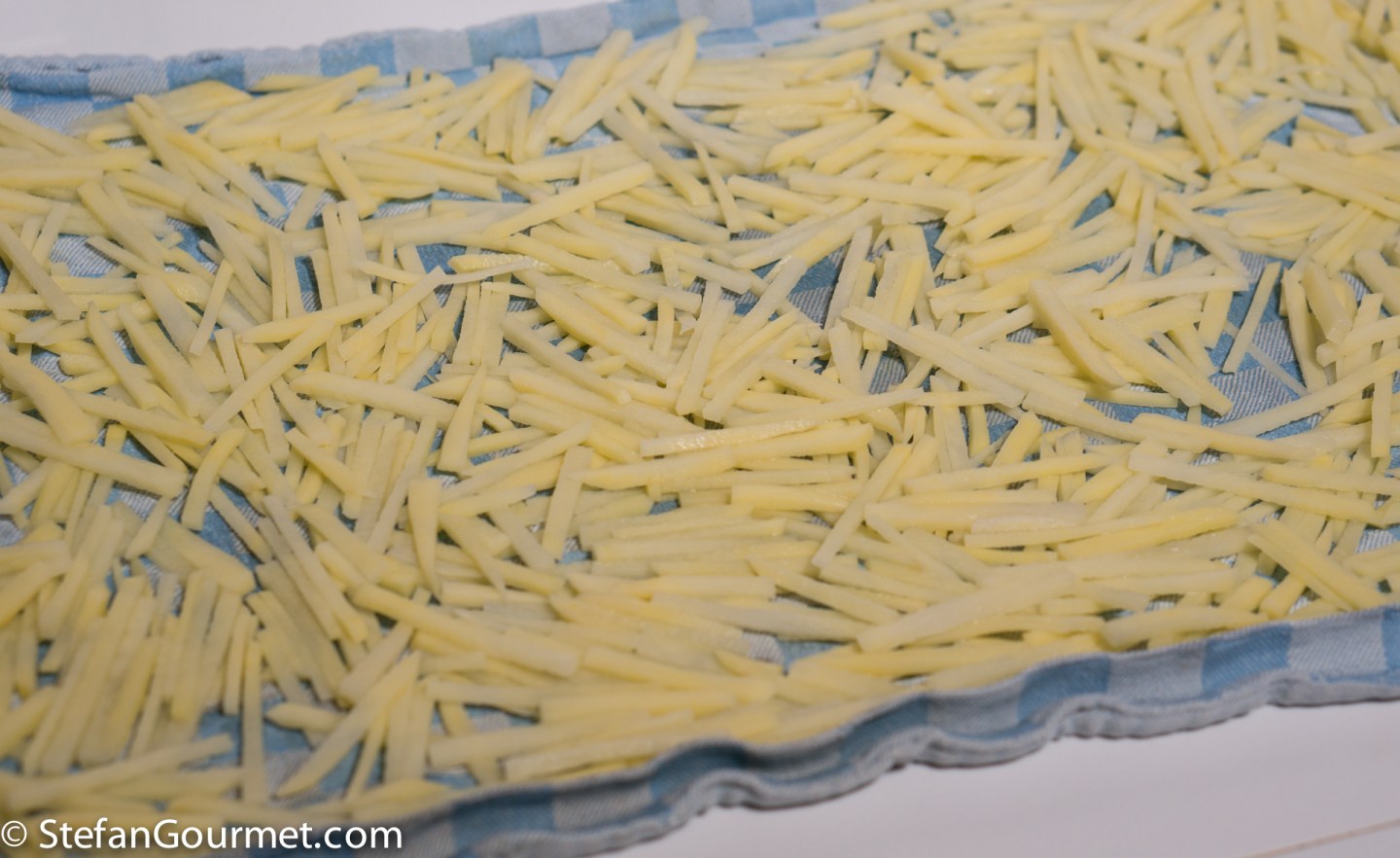 Bacalhau à Brás (Portuguese Salted Cod with Potatoes, Onions, and Egg ...