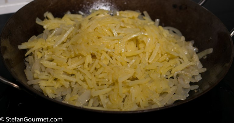 Bacalhau à Brás (Portuguese Salted Cod with Potatoes, Onions, and Egg ...