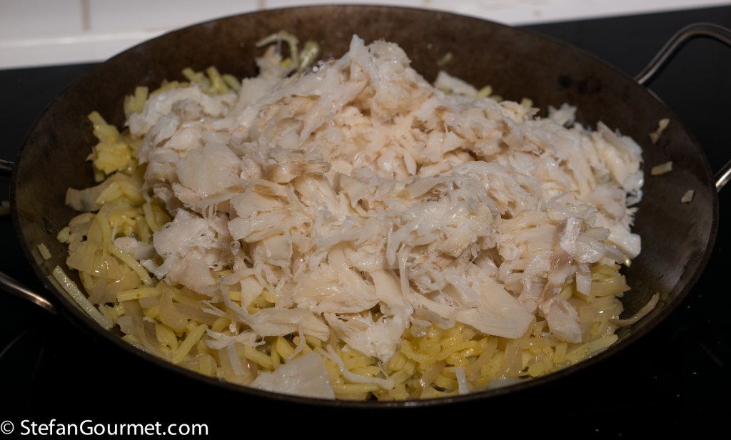 Bacalhau à Brás (Portuguese Salted Cod with Potatoes, Onions, and Egg ...