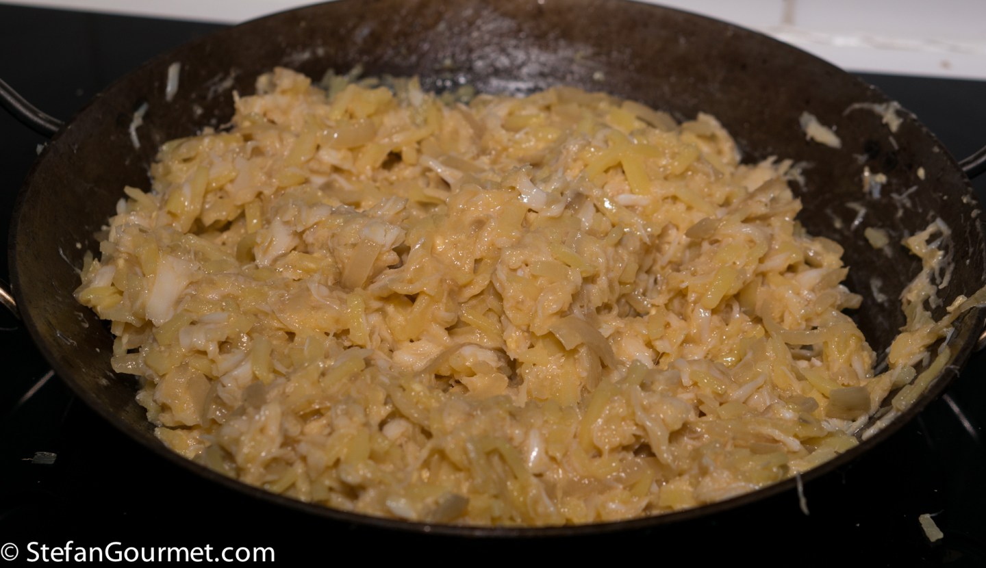 Bacalhau à Brás (Portuguese Salted Cod with Potatoes, Onions, and Egg ...