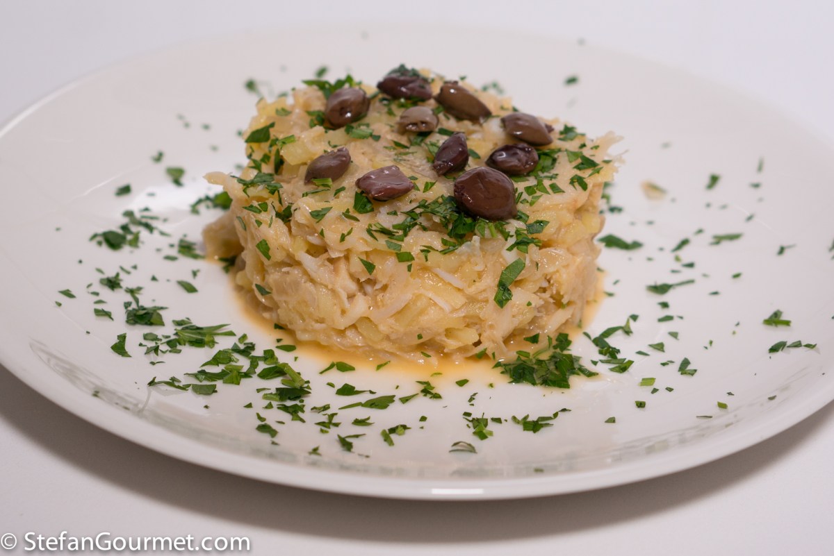Bacalhau à Brás (Portuguese Salted Cod with Potatoes, Onions, and Egg ...