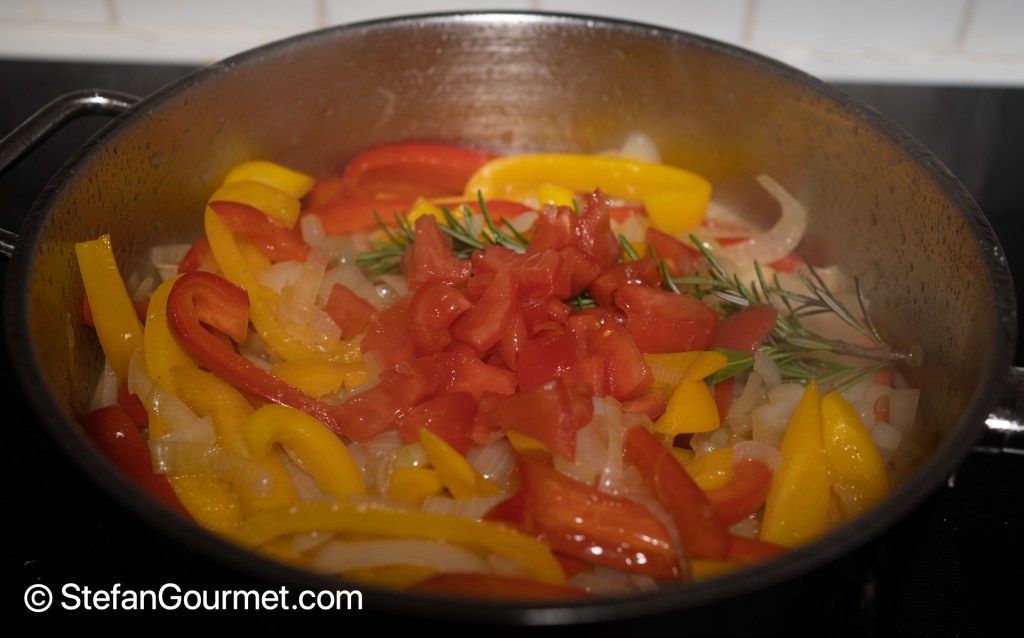 Cebolada de Atum (Tuna with Onions and Bell Peppers) – Stefan's Gourmet ...