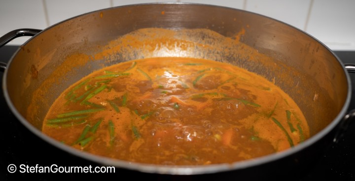Gaeng Som (Thai Sour Curry with Shrimp) – Stefan's Gourmet Blog