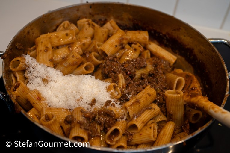 Rigatoni Strascicati col Ragù (Pasta with Florentine Meat Ragù ...