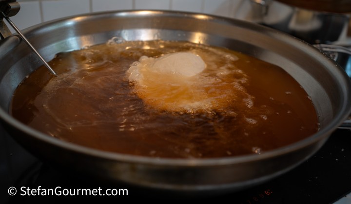 Aria Fritta (Deep Fried Pizza) – Stefan's Gourmet Blog