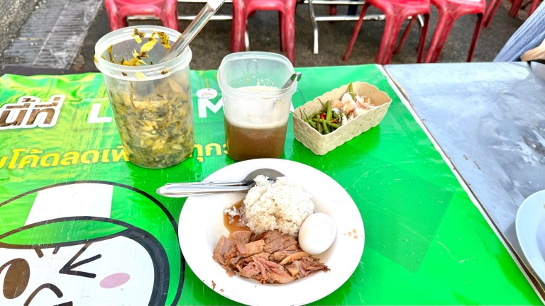 Thai Pork Leg Sous Vide on Rice (Kao Ka Moo / Khao Kha Mu / ข้าวขาหมู ...